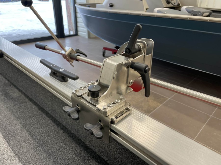 Bracket for boats for LiveScope transducer